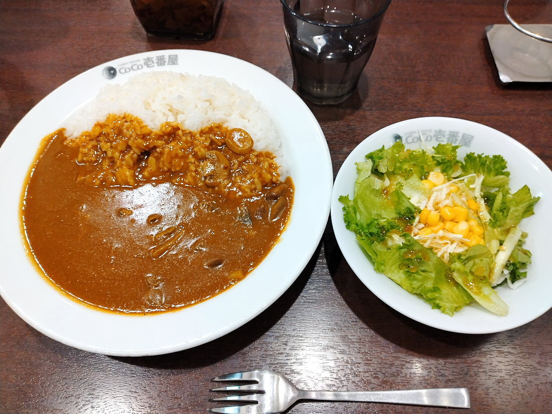 10月22日夜には、カレーハウスCoCo壱番屋にココイチベジカレーのキノコカレーを食べに行きました。トッピングの大豆ミートハンバーグは絶版に ...