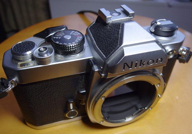 巻き上げ不良（何度でも巻き上げ操作が出来てしまう）のジャンク品。フィルム一眼レフNikon FMを簡単に修理出来た(^^)v: カメラと写真と猫と