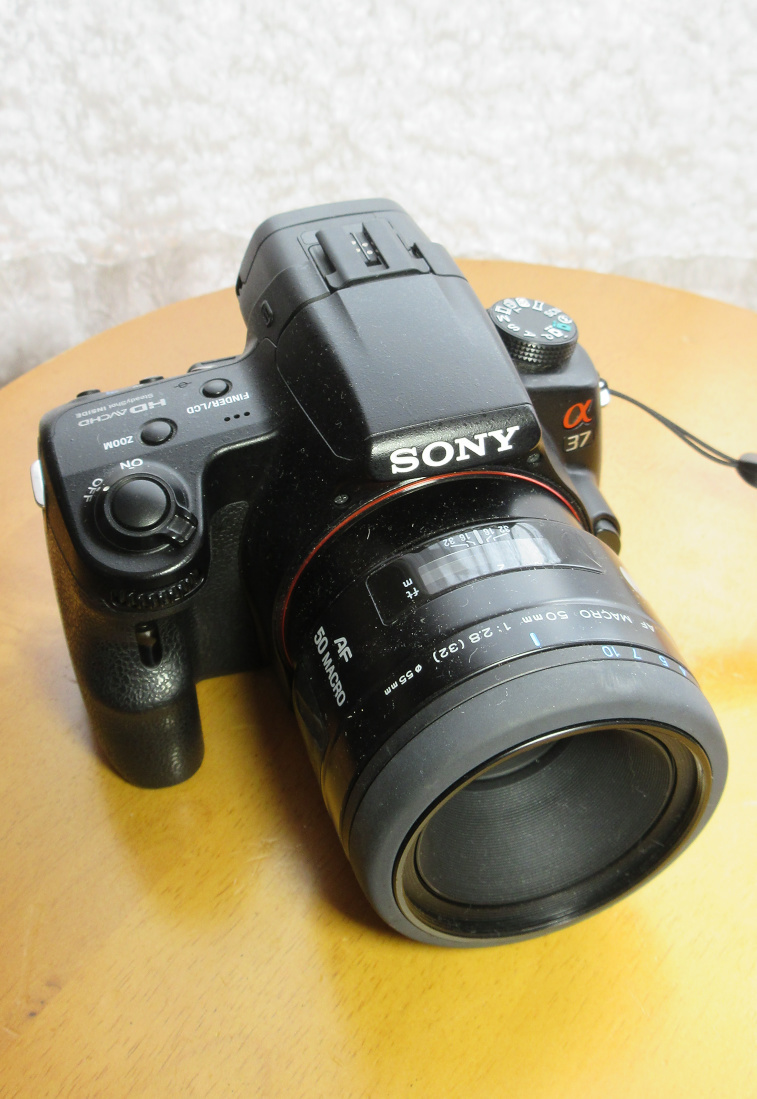 SONY（Konica Minolta）製デジタル一眼レフ特有のホットシューを、一般的なホットシューに変換するホットシューアダプターを用いて ...